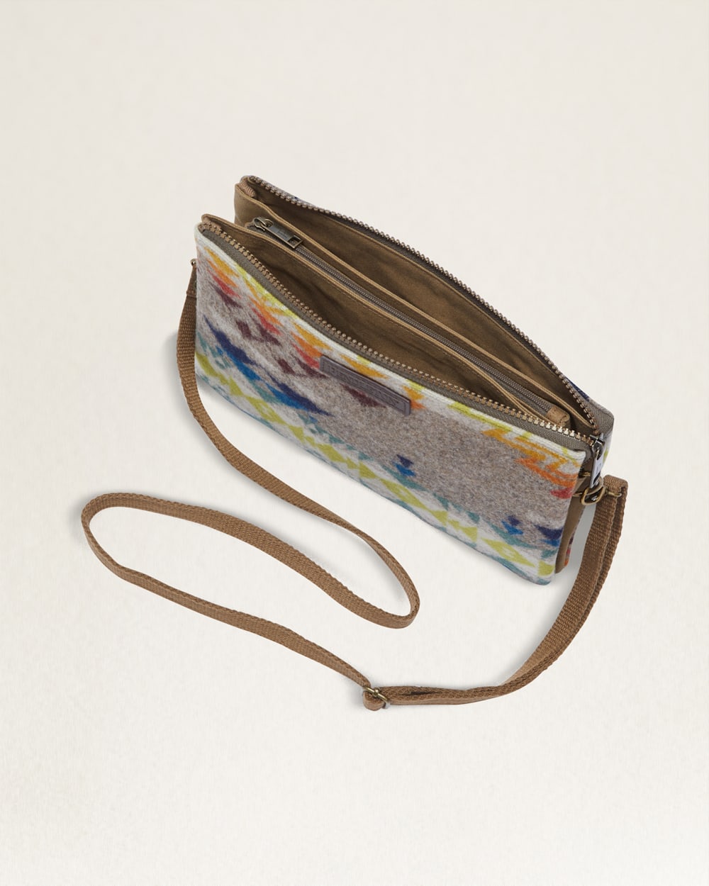 Shop Highland Peak Large Three Pocket Keeper | Pendleton Shop Highland Peak Large Three Pocket Keeper | Pendleton