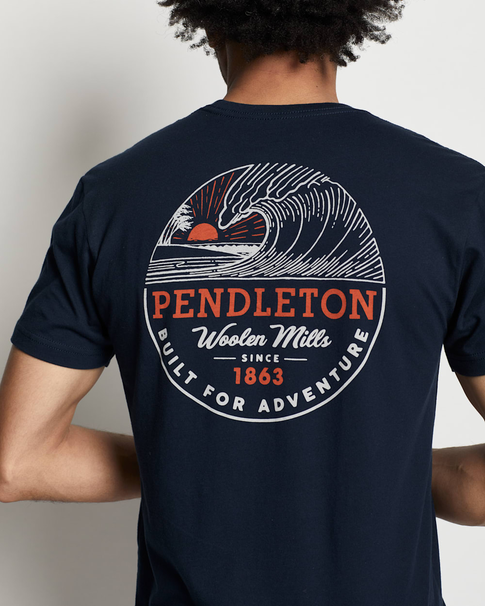 MEN'S ADVENTURE WAVE GRAPHIC TEE