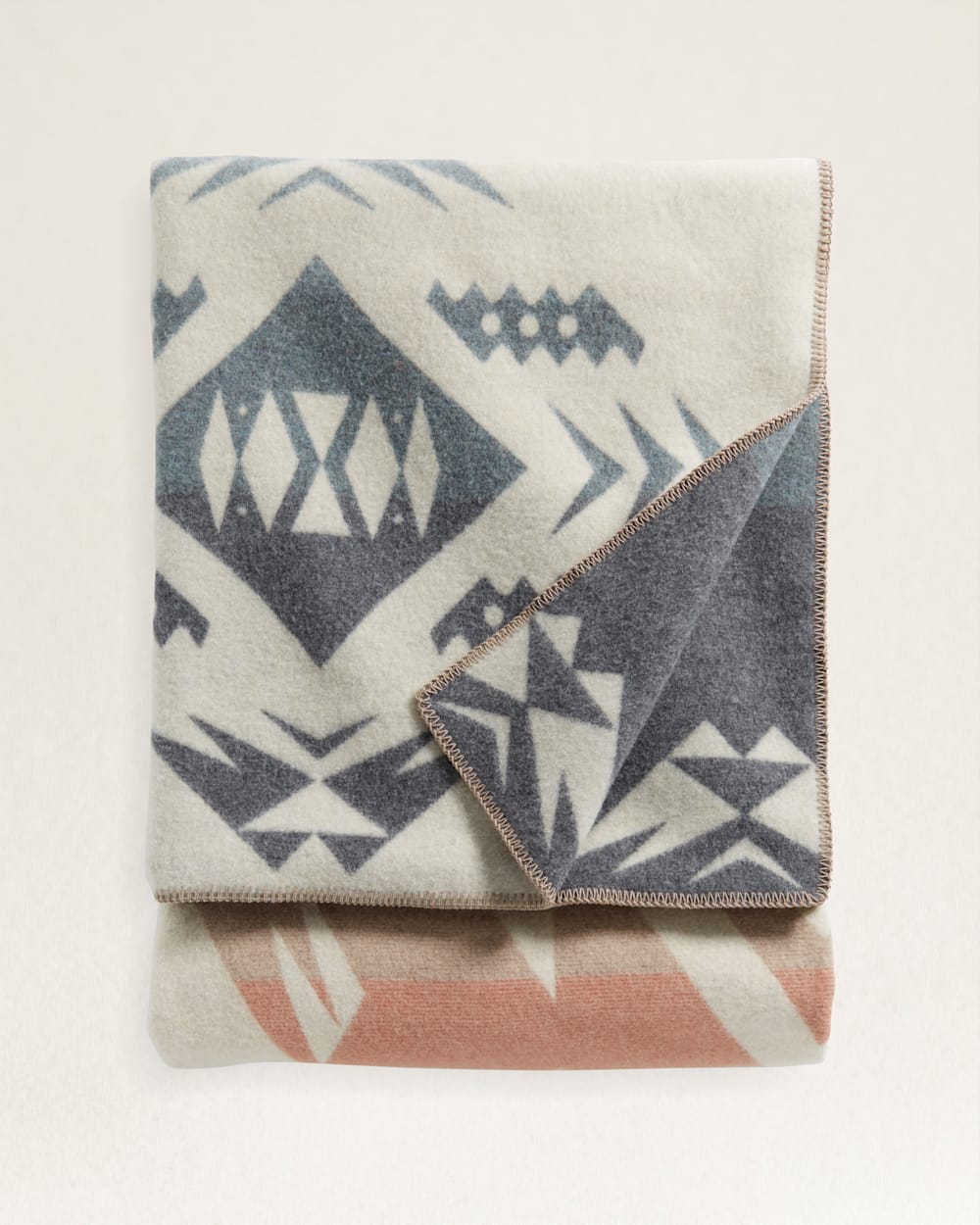 Shop the Agate Beach Blanket | Pendleton
