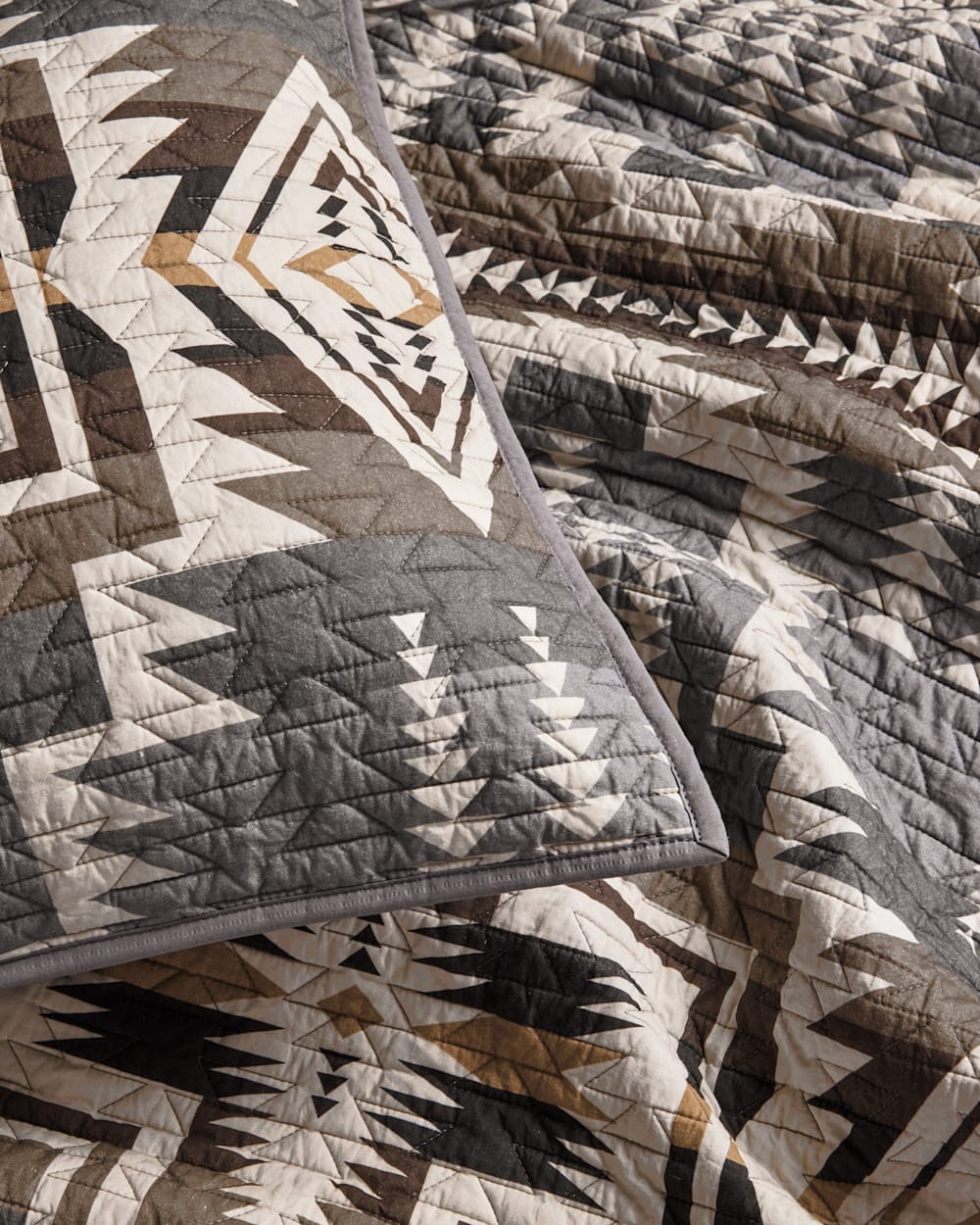 Luxurious Comfort with the Harding Star Printed Coverlet Set | Pendleton