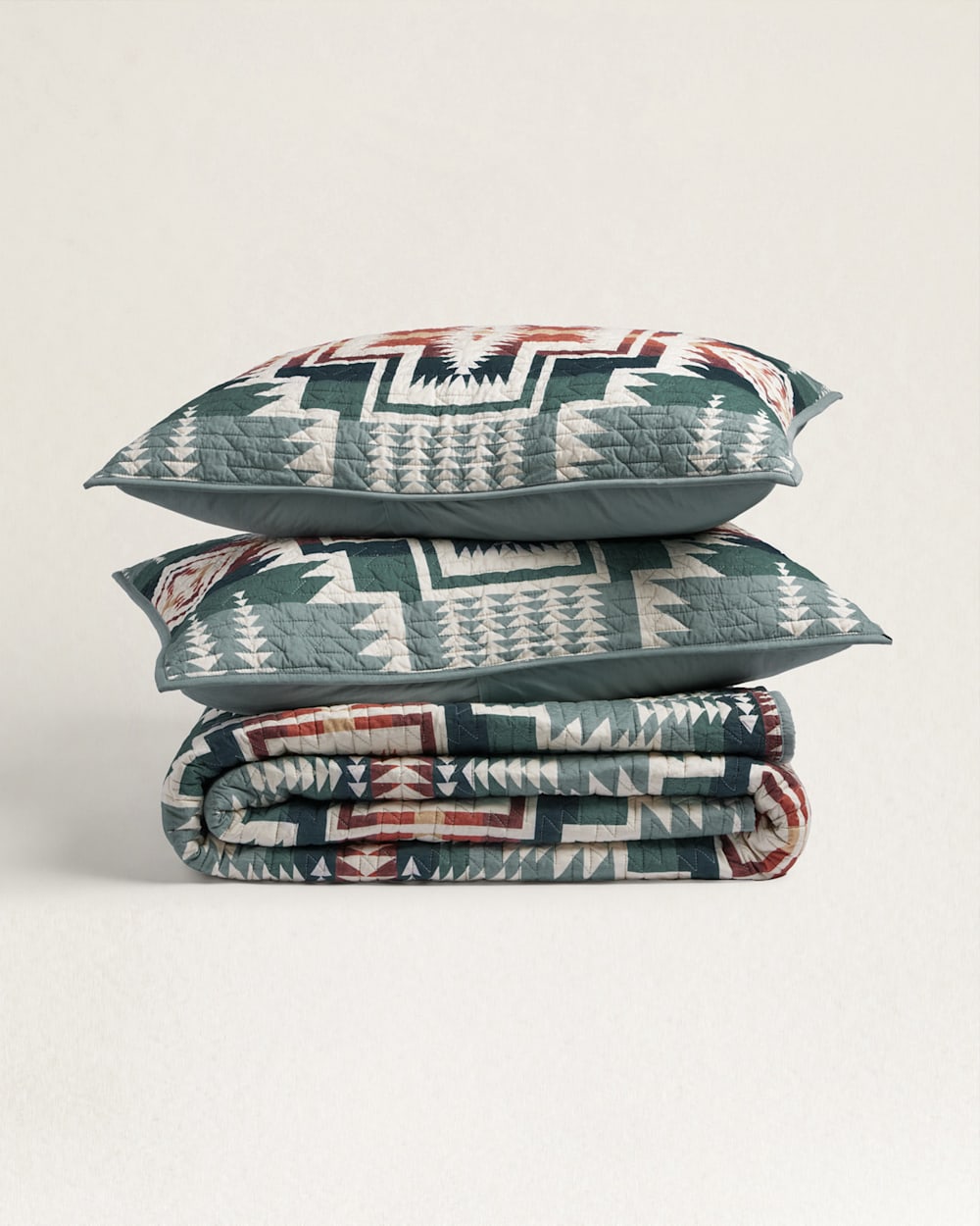 Luxurious Comfort with the Harding Star Printed Coverlet Set | Pendleton