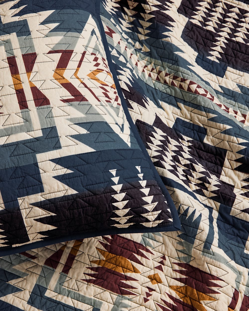 Luxurious Comfort with the Harding Star Printed Coverlet Set | Pendleton